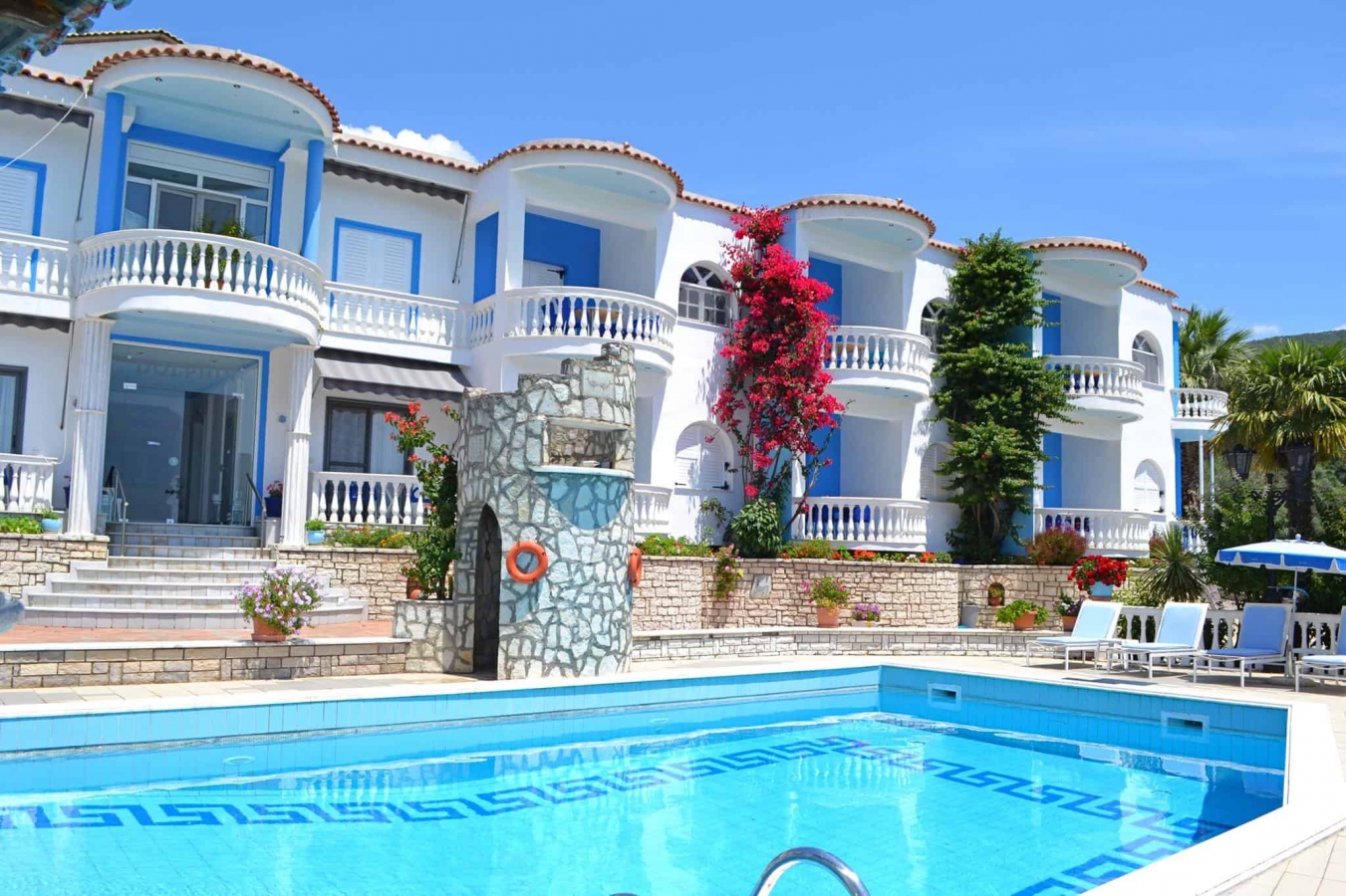 Dolphin Apartments | Ενοικιαζόμενα Δωμάτια - Λύχνος Πάργα